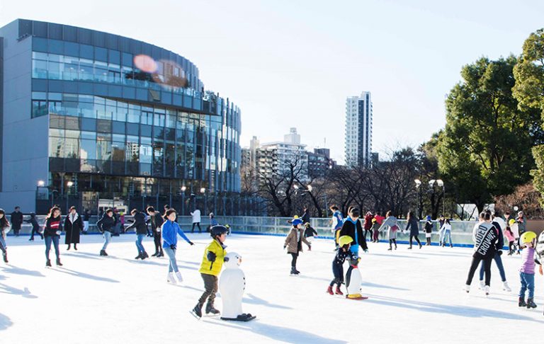 冬の風物詩！東京ミッドタウンのスケートリンク、今年も開催中 | Domani