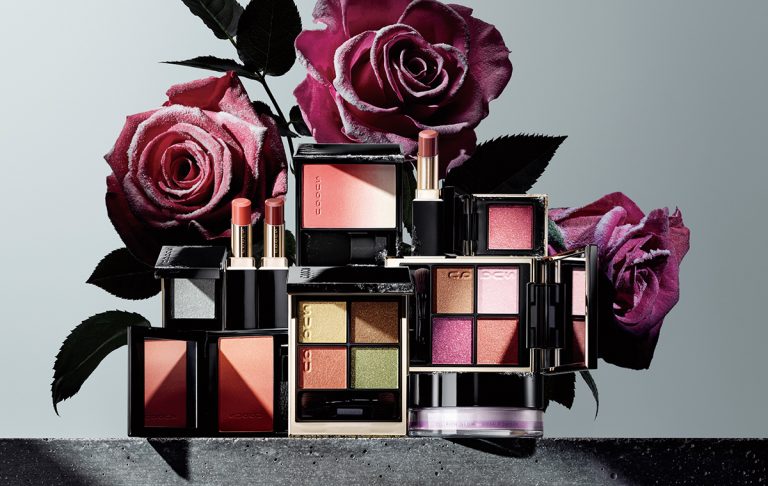 【クリスマスコフレ2022】〝SUQQU〟の名品メイクアップに凛ときらめく限定色が登場 | Domani