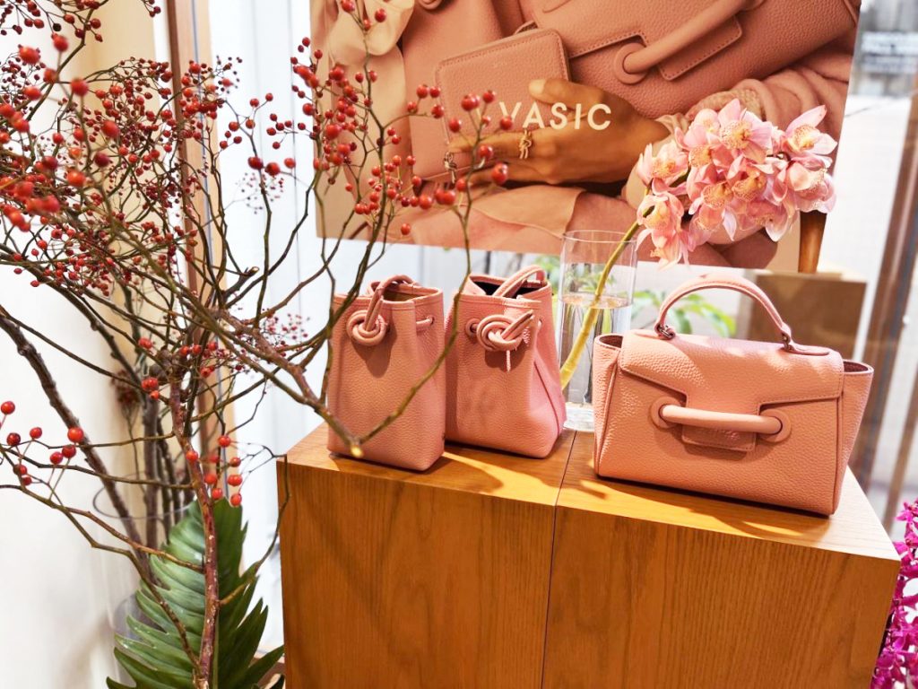 12/25までの限定発売！〝VASIC〟からホリデーシーズン限定カラーが登場！ | Domani