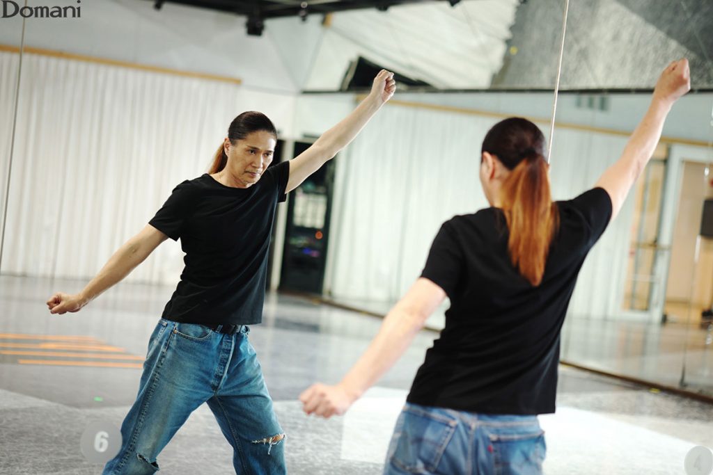 還暦を迎えたダンサー・SAMさんの変わらぬ若々しさの秘密は？【インタビュー】 | Domani