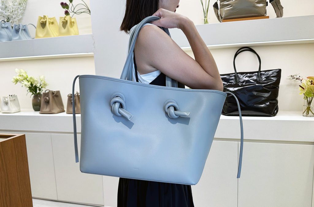 オンもオフも大活躍！【VASIC】秋冬の新作バッグ8選 | Domani