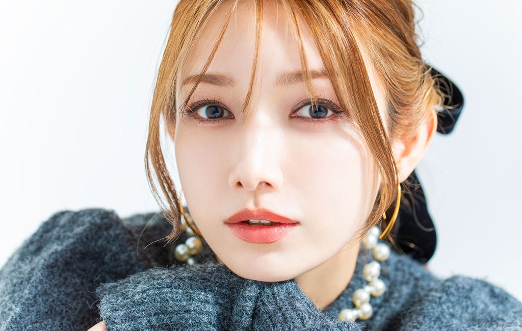 後藤真希さん、最新写真集『flos』の〝ゴマキボディ〟が圧倒的な美しさ♡ デビューからの25年を振り返ってもらったら… | Domani